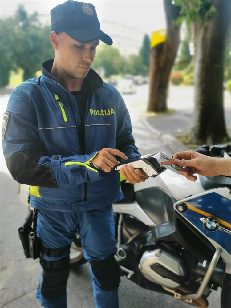 Policijska uprava istarska - Plaćanje kazne za prekršaj na ruke ...